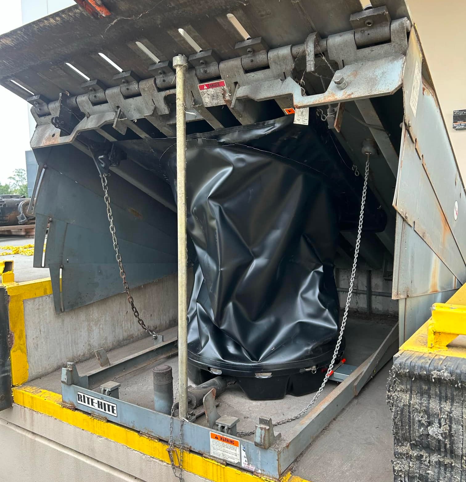 State-of-the-Art Dock Levelers | Paratec Door Solutions